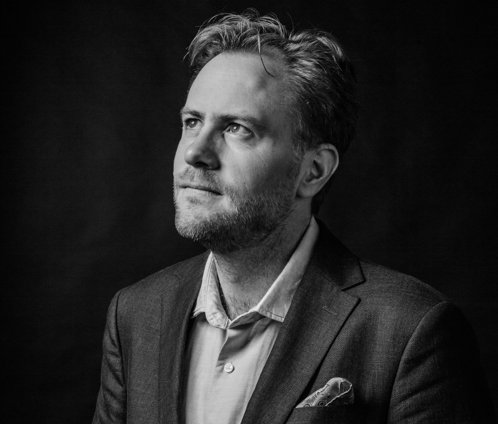 Markus Norrman sjunger sånger till aftonstjärnan